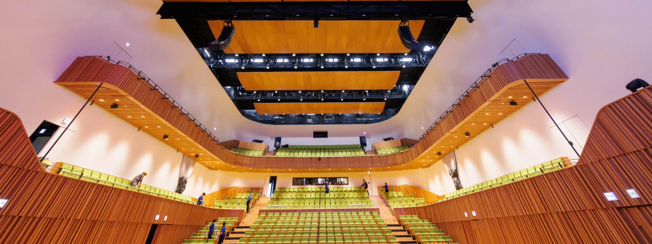 AVIT | Your Professional Audiovisual Pioneer